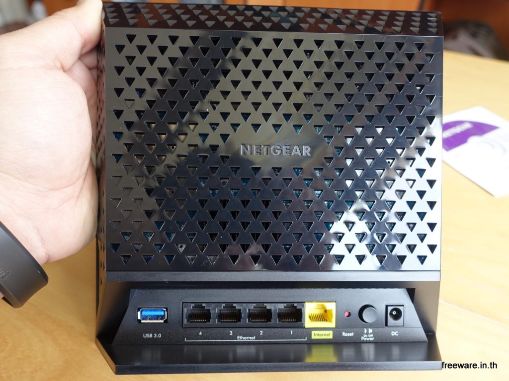Netgear R6300 .. Wireless Router ที่คุณ checkin แลก Internet ได้ ...